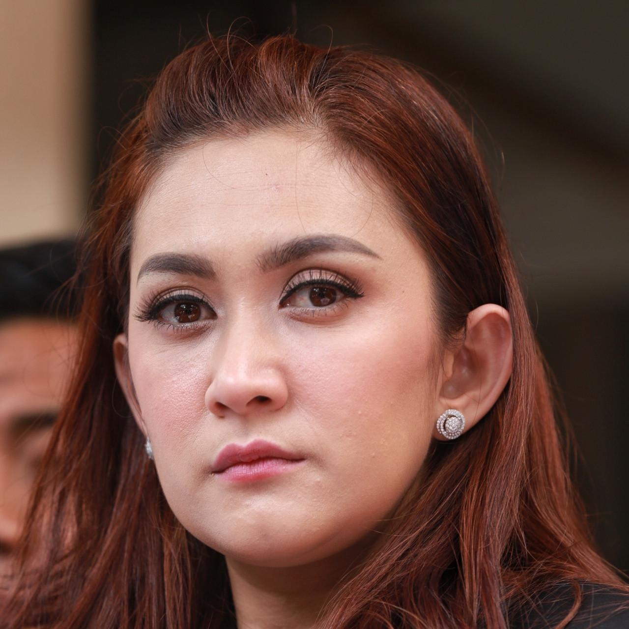 Nafa Urbach Prihatin dengan Kasus Sarita Vs Jennifer Dunn - ShowBiz ...