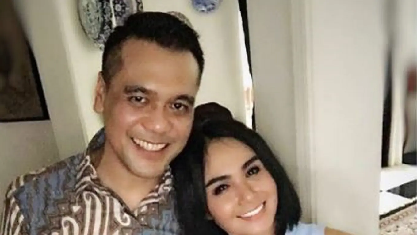 Lagi Yuni Shara Pamer Foto Mesra Dengan Chiko Hakim Entertainment