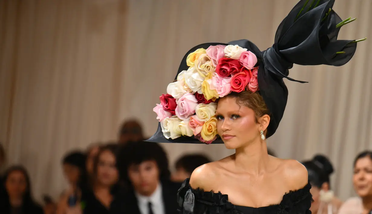 Met Gala 2024: Zendaya Curi Perhatian dengan Dua Tampilan yang Tidak ...