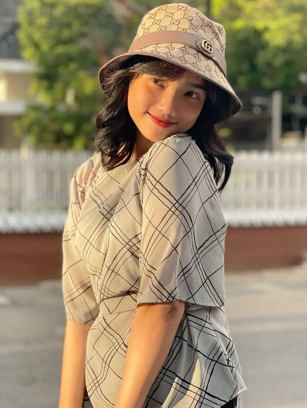 FOTO: Gaya Fuji Pakai Topi, Tampil Keren - Foto Liputan6.com