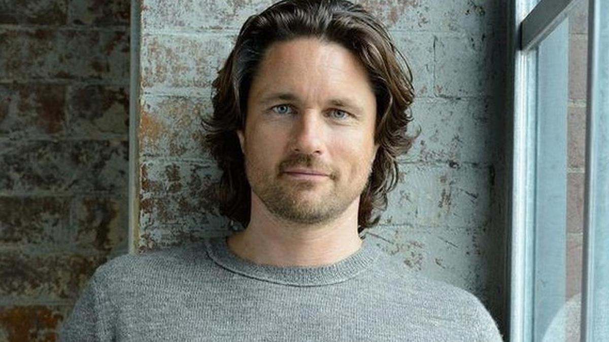Kenangan Indah Martin Henderson Ciuman dengan Britney Spears - ShowBiz ...