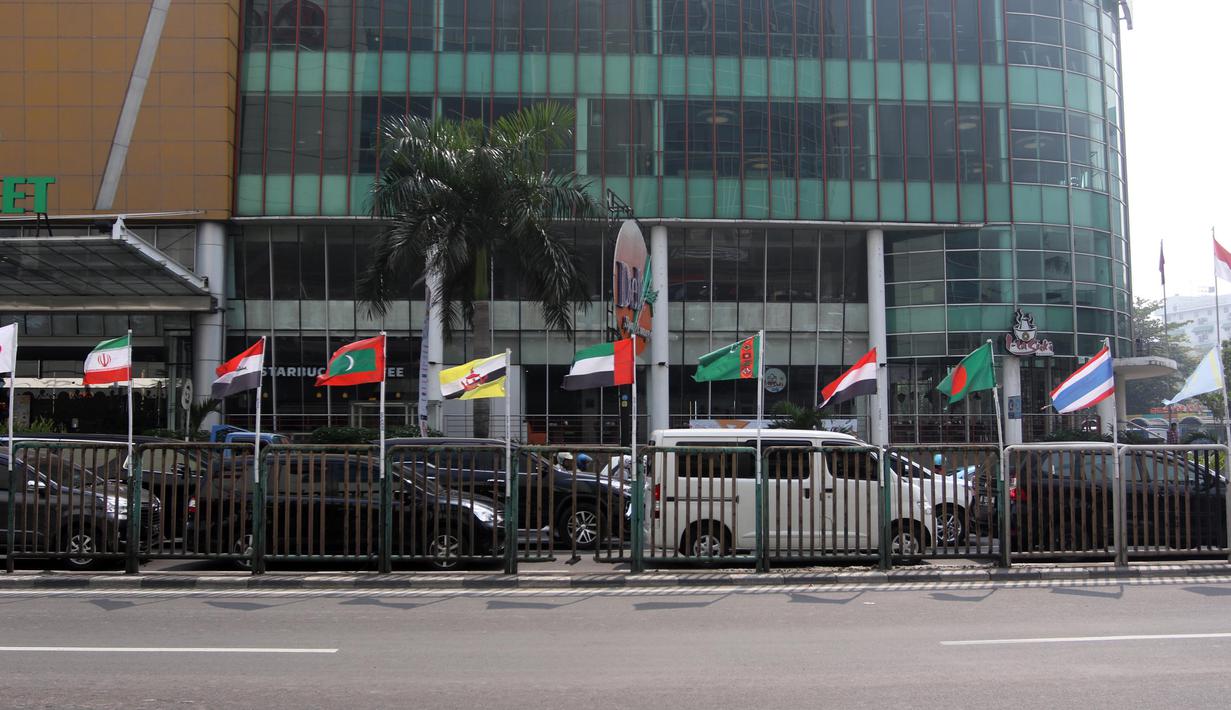 FOTO: Deretan Bendera Negera Peserta Asian Games 2018 yang Diikat Bambu ...