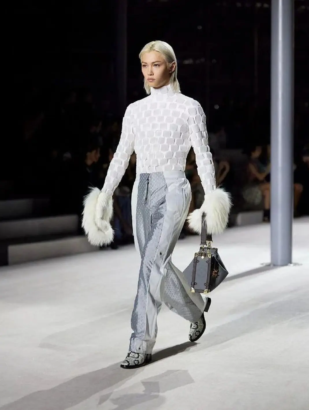 6 Potret Penampilan Debut Felix Stray Kids Jadi Model, Melenggang di ...