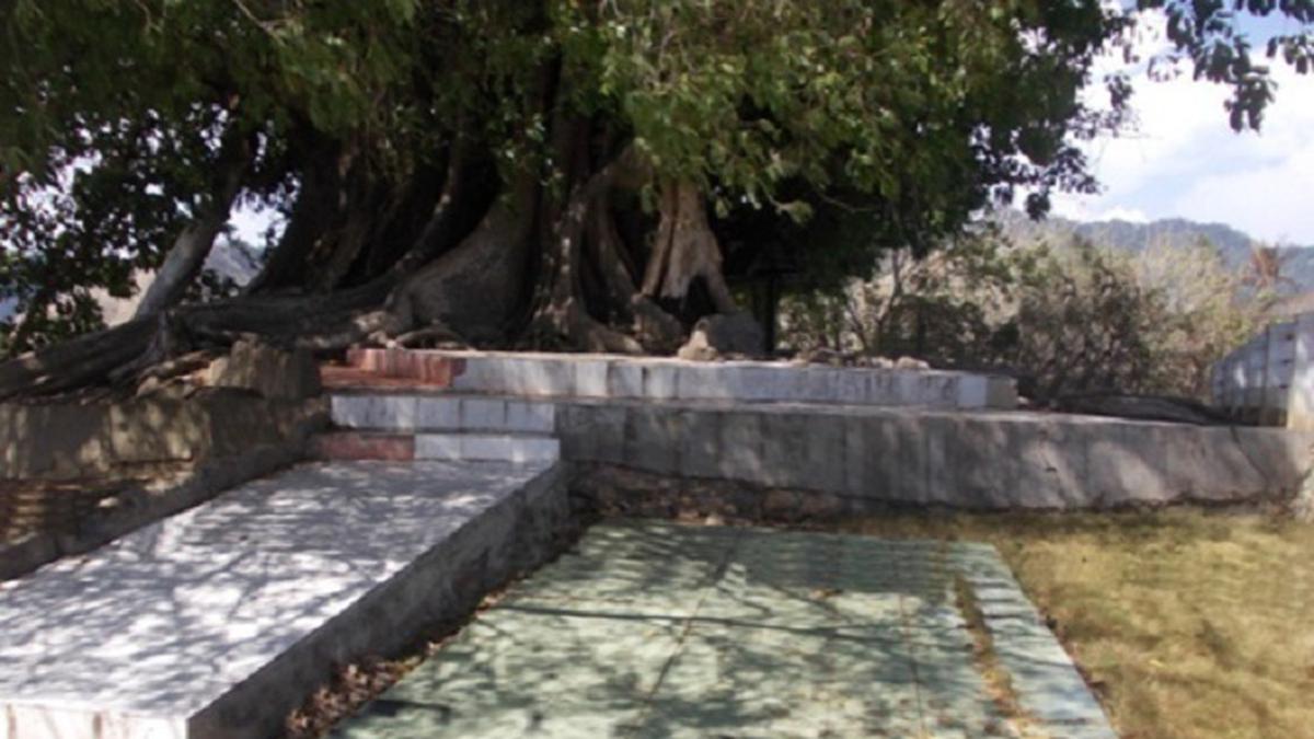 Kerajaan Balanipa dan Nyanyian dari Makam Leluhur Mandar - Regional ...