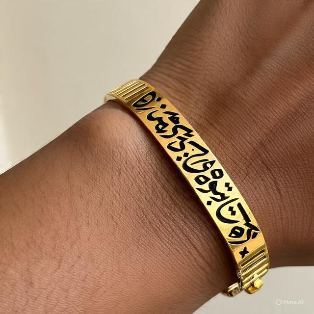 8 Model Gelang Huruf Emas Terbaru 2025, Aksesori Personal yang Stylish ...