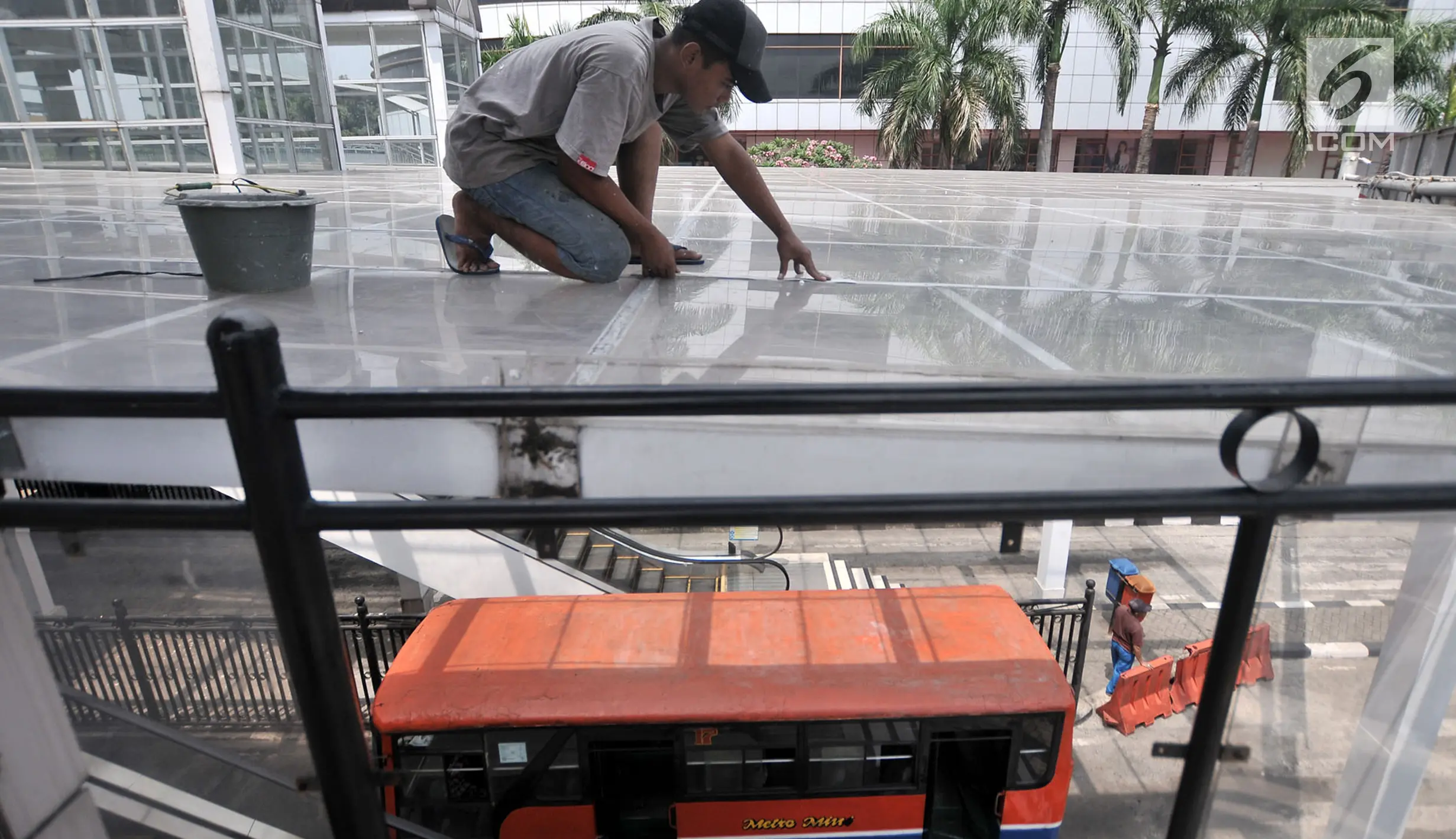 FOTO: Mengamati Renovasi Terminal Manggarai - Foto Liputan6.com