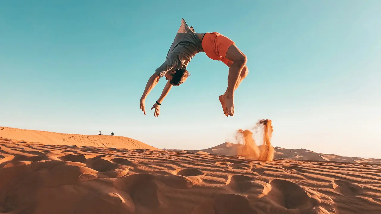 How to Do a Backflip: for Beginners - English Liputan6.com