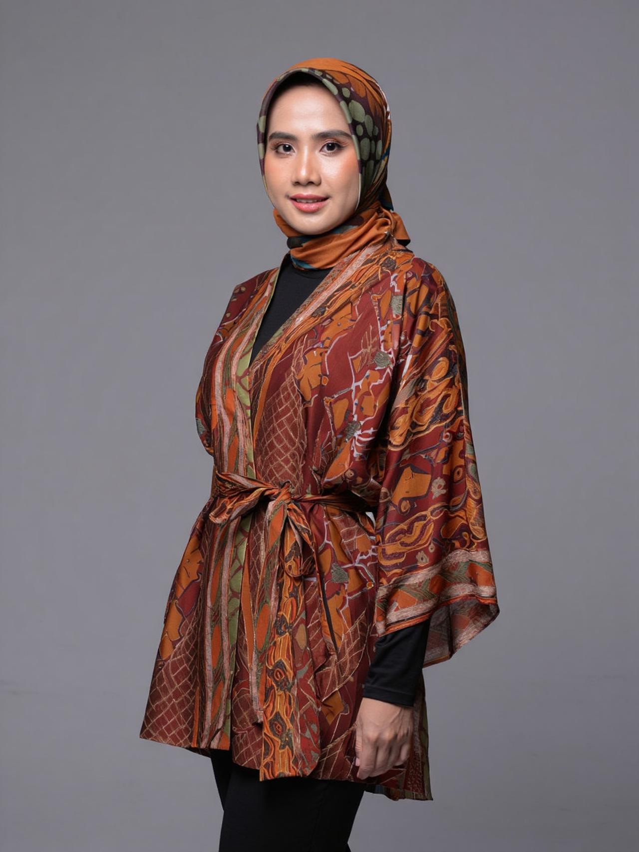 15 Model Baju Batik Tunik Terbaru Wanita Berhijab 2025, Referensi ...