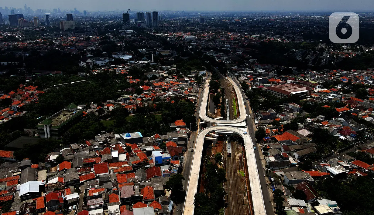 FOTO: Memantau Pembangunan Flyover Tanjung Barat - Foto Liputan6.com