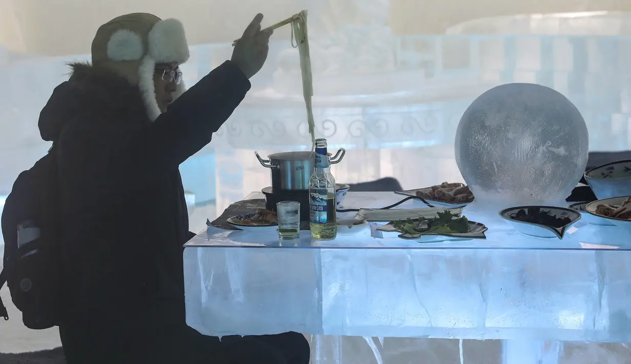 FOTO: Menikmati Hot Pot di Dalam Igloo Super Dingin - Foto Liputan6.com