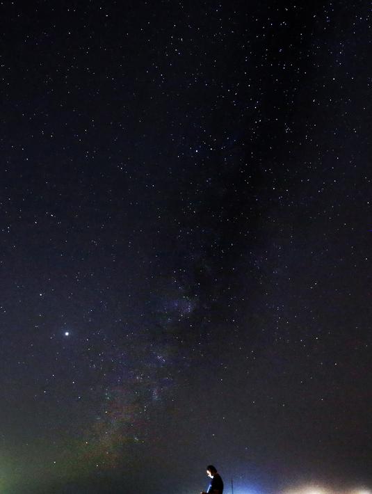 FOTO: Keindahan Galaksi Bima Sakti di Gurun Mutriba Kuwait - Foto ...