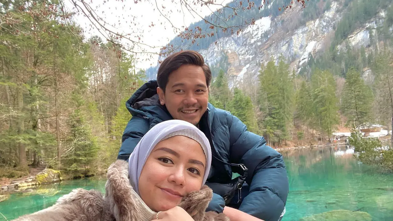Tampil Mesra, Ini 7 Momen Liburan Tika Ramlan Eks T2 di Eropa Bersama ...