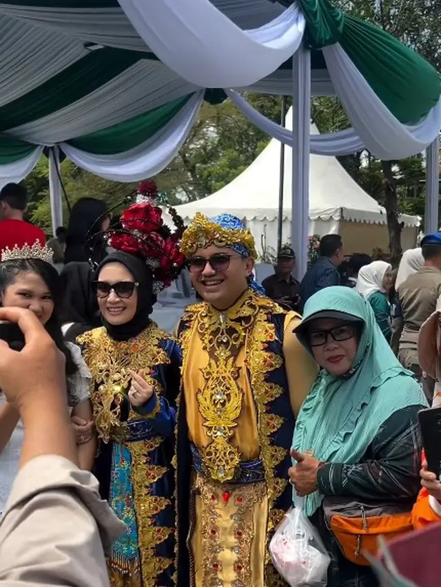 7 Potret Sahrul Gunawan dan Istri Ikut Karnaval Kabupaten Bandung ...