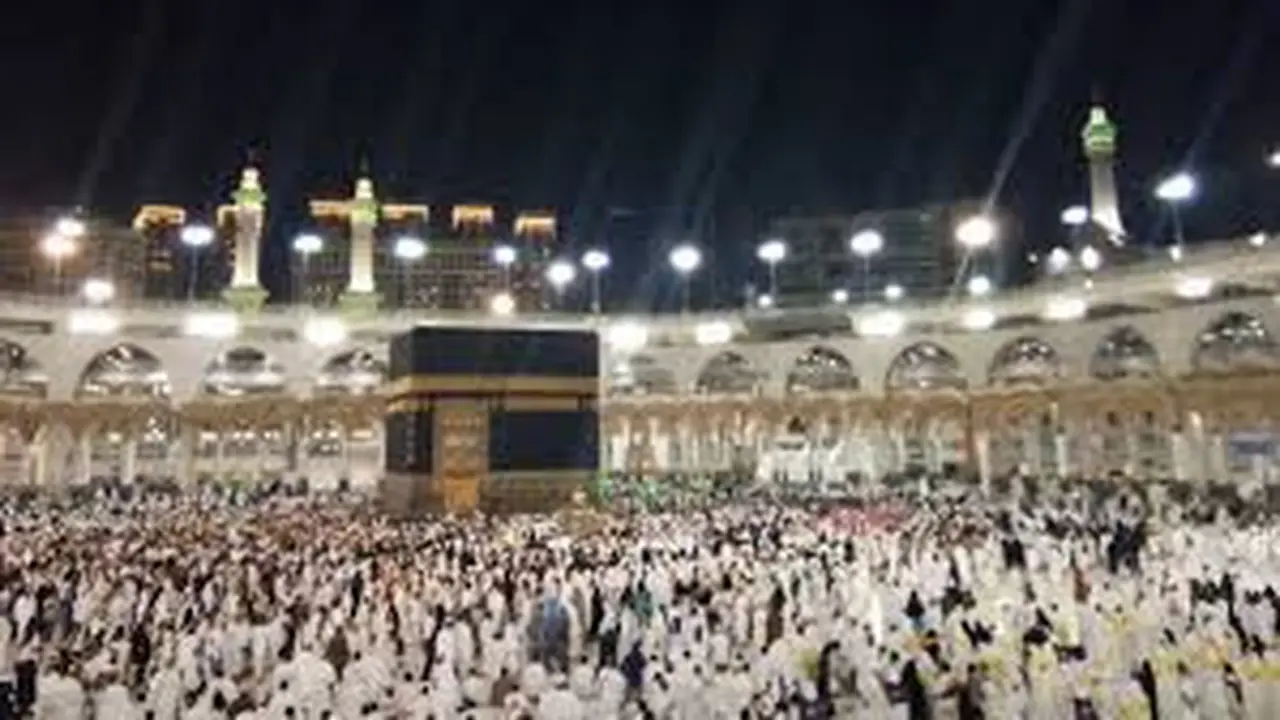 Fantastis, Ini Besaran Gaji Muadzin Masjidil Haram 2025 yang ...