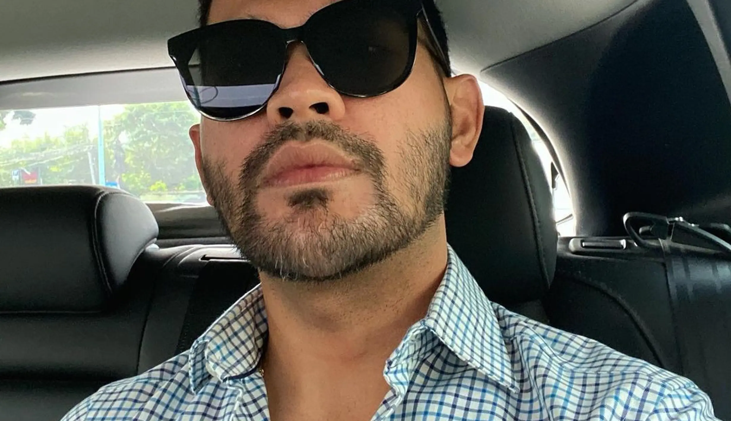 Gaya Kece Rian Ibram Pakai Kacamata Hitam, Pesonanya Bikin Ambyar ...