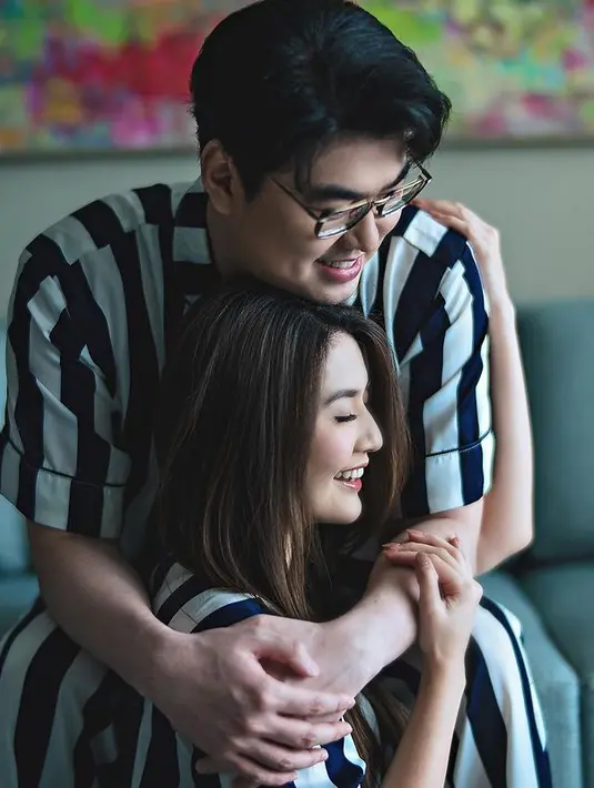 Sempat Terhalang Restu, Potret Keharmonisan Keluarga Asty Ananta dan Hendra Enam Tahun Menikah ...