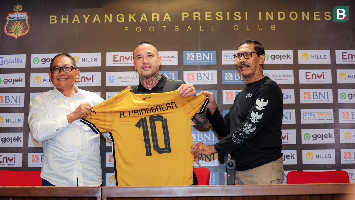 Foto: Direkrut dengan Harga Fantastis, Radja Nainggolan Resmi Dikenalkan Bhayangkara FC untuk ...