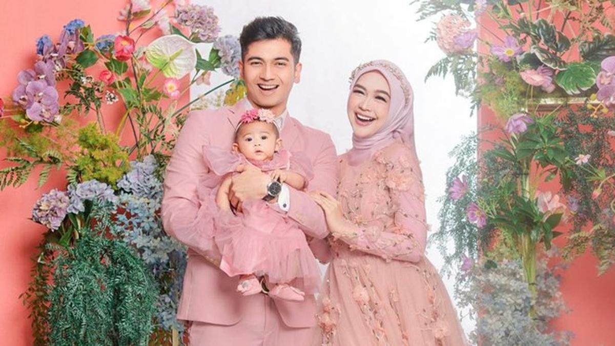 7 Gaya Pemotretan Terbaru Keluarga Ria Ricis, Baby Moana Bikin Gemas ...