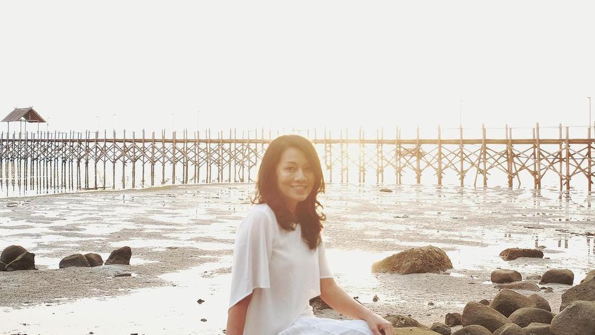 6 Hit Besar Karya Dewi Lestari, yang Ulang Tahun ke-44 Hari Ini 20 ...