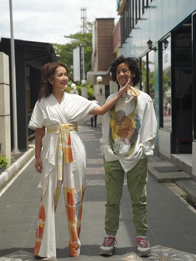 Hamil Anak ke-4, Lihat Lagi Potret Kompaknya Widi Mulia Bersama Buah ...