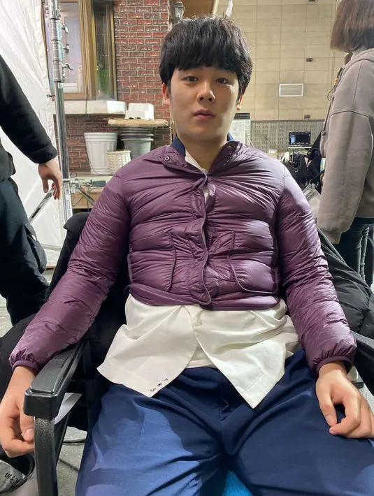 Han Hyo Joo Bocorkan Foto Behind The Scene Moving, Bong Seok Pakai ...