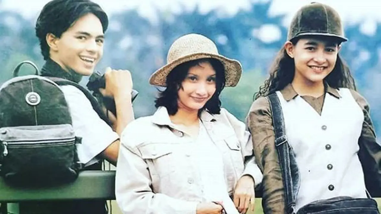 7 Transformasi Dewi Rezer dari Kecil hingga Menikah Lagi di Usia 43 ...