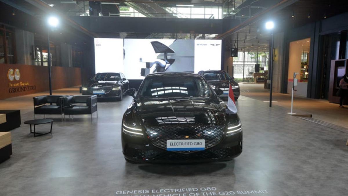 Hyundai Pamerkan Genesis G80 bekas KTT G20 di SCBD Jakarta - Otomotif ...