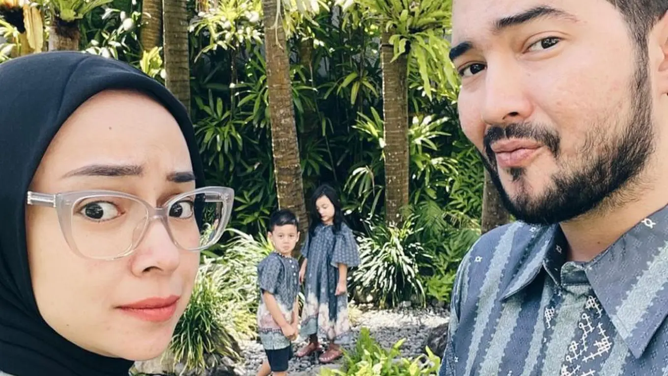 5 Keserasian Idul Fitri dengan Baju Couple Lebaran Suami Istri ala ...