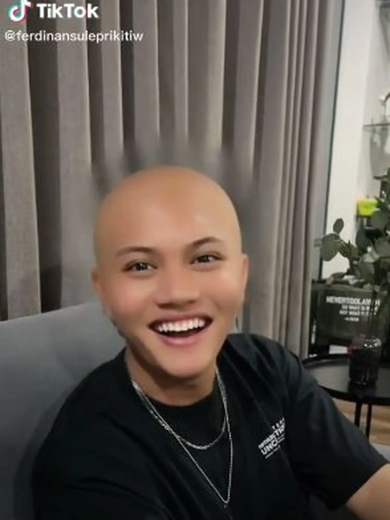 6 Potret Seleb Pakai Filter Botak Ini Hasilnya Kocak Banget - Hot ...