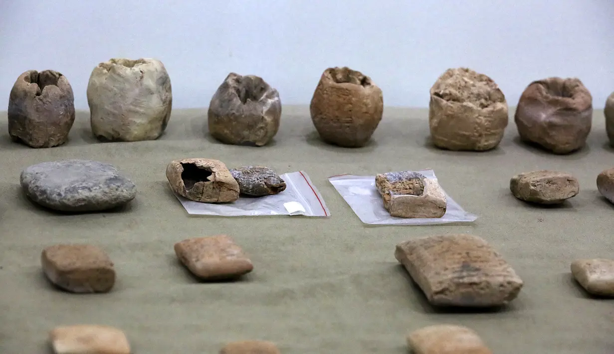 FOTO: Ratusan Tablet Tulisan Paku Kuno Dikembalikan ke Irak - Foto ...