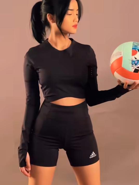 Momen Pemotretan Fuji Pakai Outfit Sporty Ini Jadi Sorotan, Banjir ...