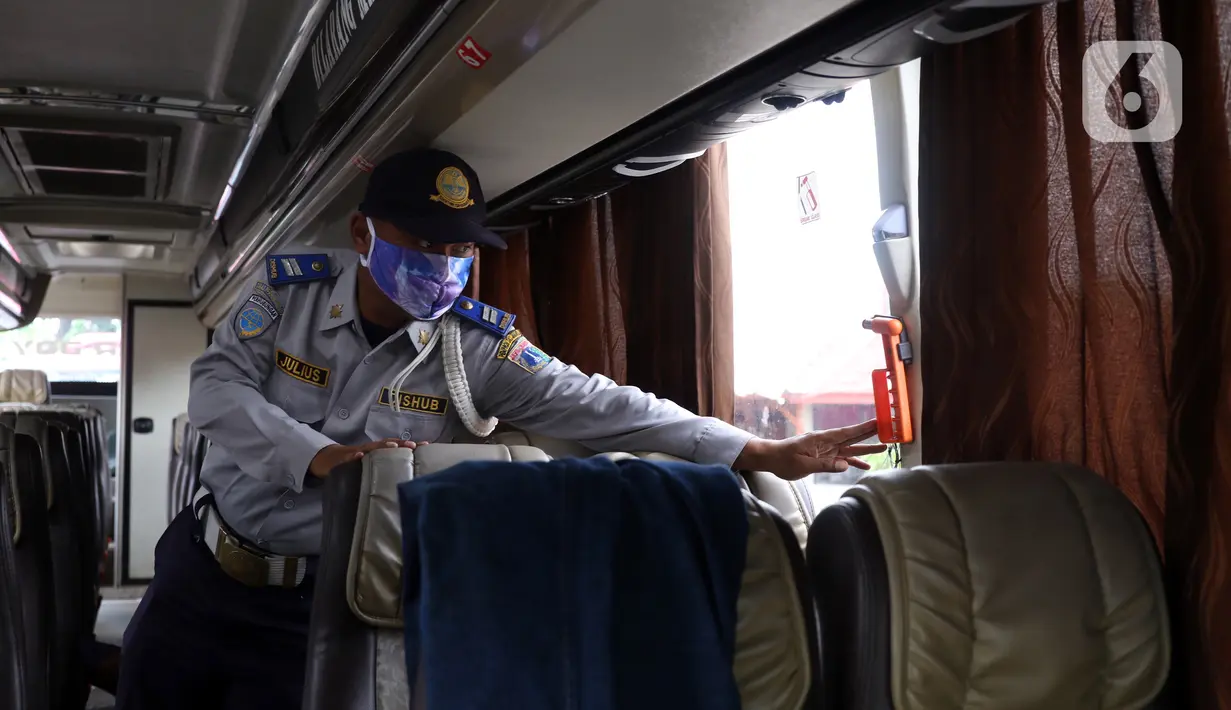FOTO: Jelang Natal dan Tahun Baru, Dishub Inspeksi Keselamatan Bus di Terminal Kalideres - Foto ...