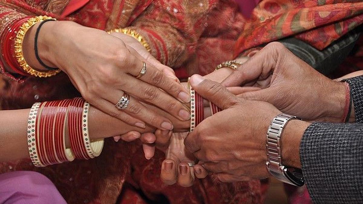 Baru 6 Hari Menikah Pria Ini Bantu Istrinya Cari Suami Lagi Citizen6