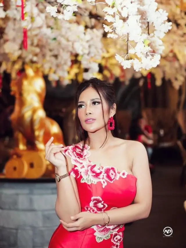 Kerap Tampil Dampingi Hotman Paris, Ini Sosok Aspri Cantik Mahesa Putri ...