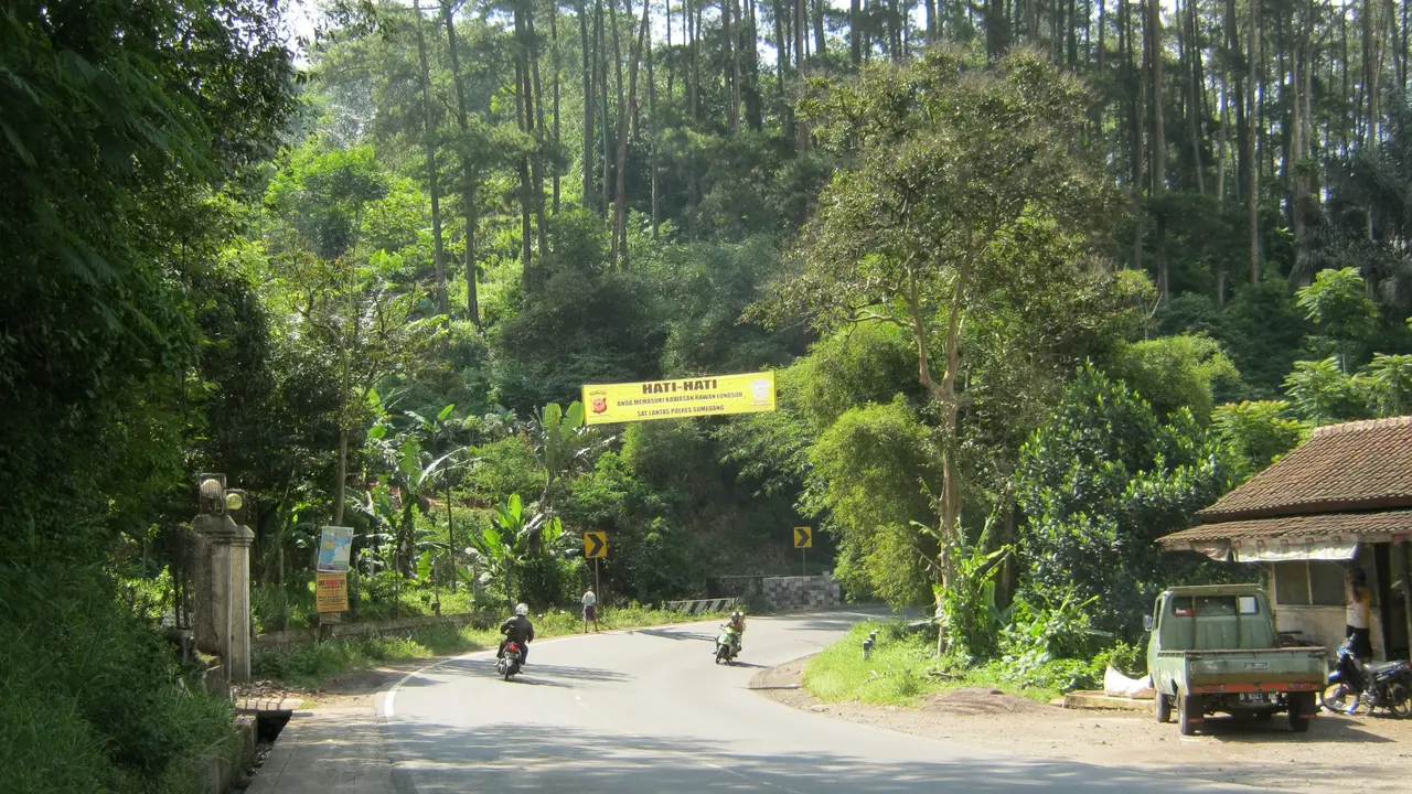 Fakta Menarik tentang Cadas Pangeran di Sumedang Jawa Barat - Lifestyle ...