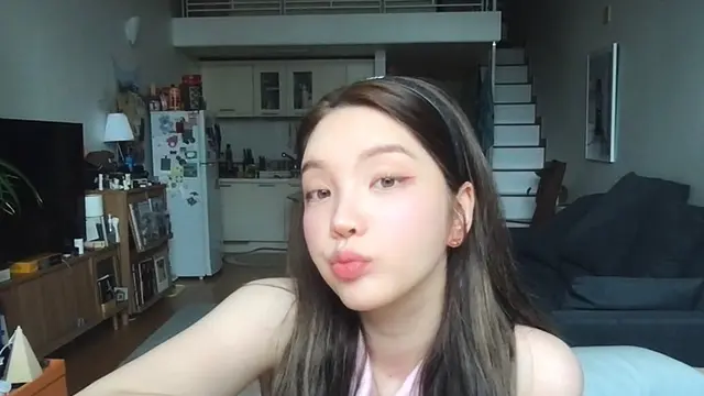 5 Fakta Menarik Xooos, Youtuber Cantik yang Diisukan Pacari Park Seo Joon - Entertainment Fimela.com