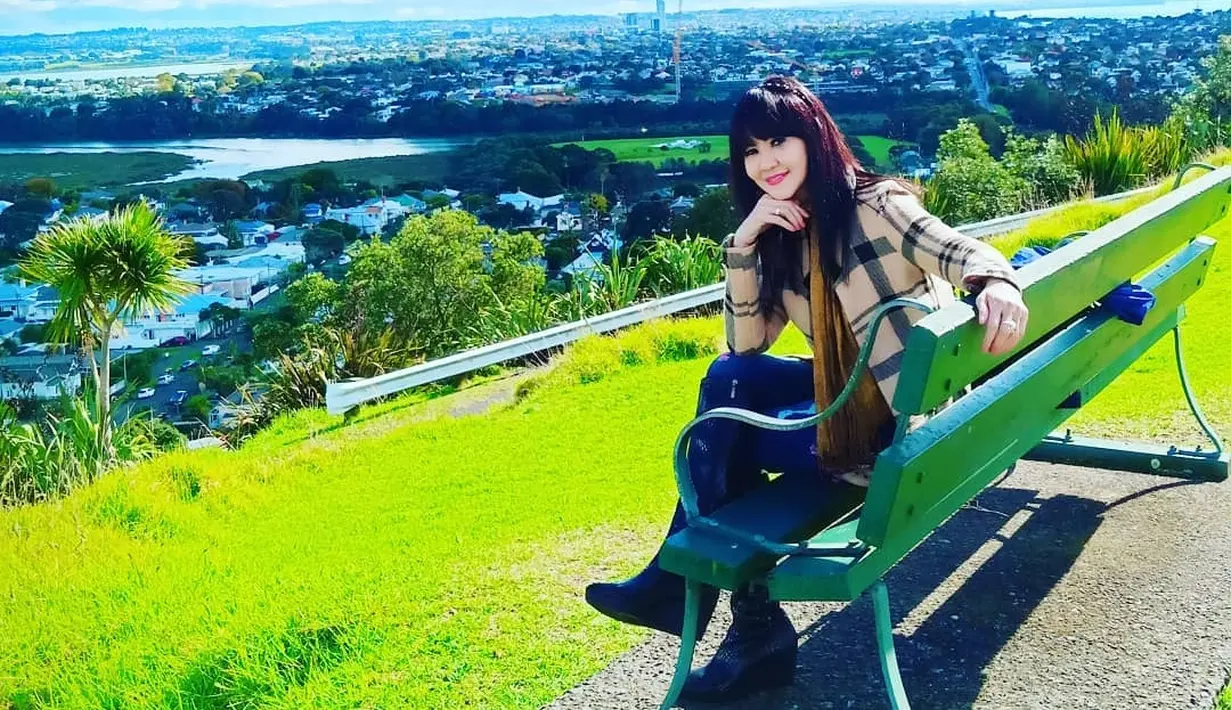 FOTO: Pesona Ita Purnamasari yang Awet Muda di Usia 52 Tahun - Foto ...