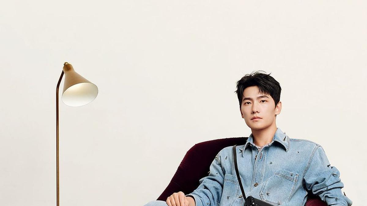 Gaya Menawan Yang-Yang, Aktor China yang Saingi Suga BTS Sebagai BA ...