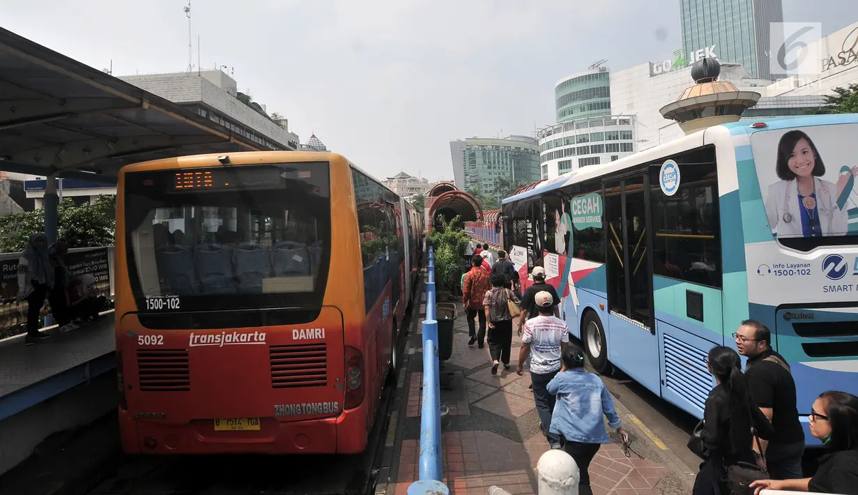 FOTO: Minimnya Fasilitas Halte Transjakarta di Terminal Blok M Ancam ...