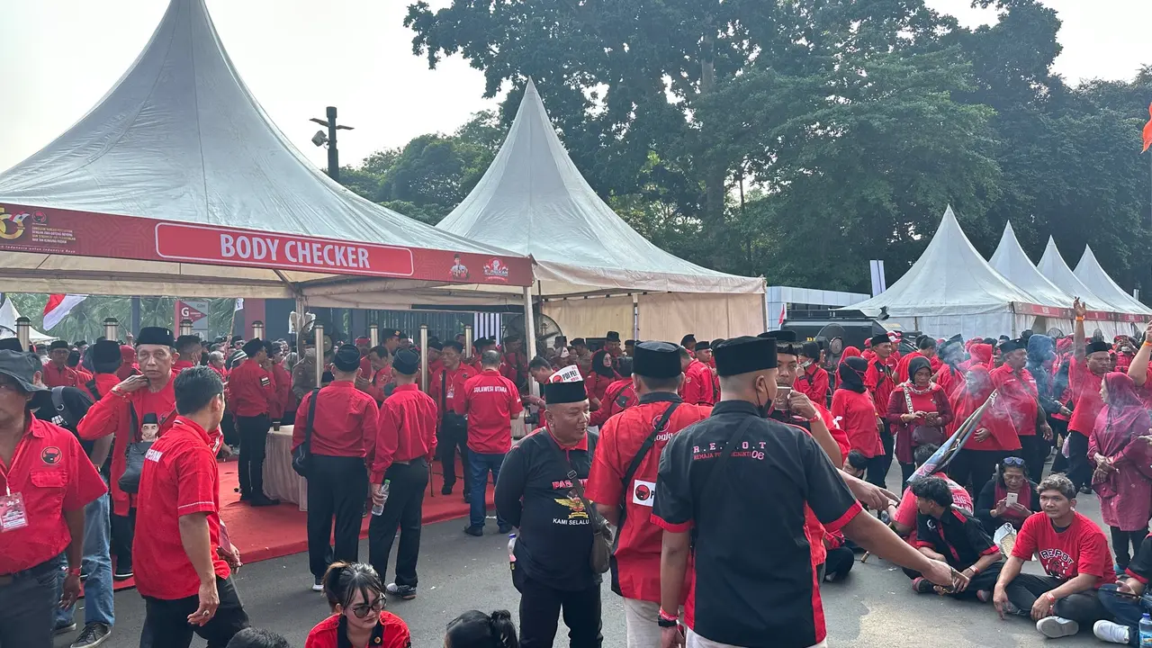 Ribuan Kader PDIP Konvoi Motor ke Arena Puncak Peringatan Bulan Bung ...
