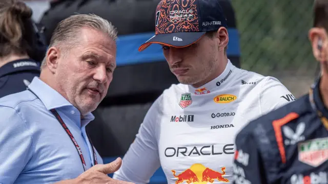 Max Verstappen Akhiri Spekulasi, Tegaskan Bertahan di Red Bull hingga 2026