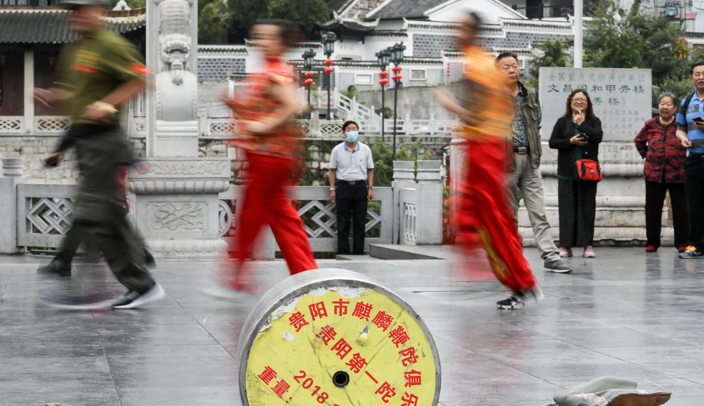 FOTO: Melihat Permainan Gangsing Raksasa di China - Foto Liputan6.com