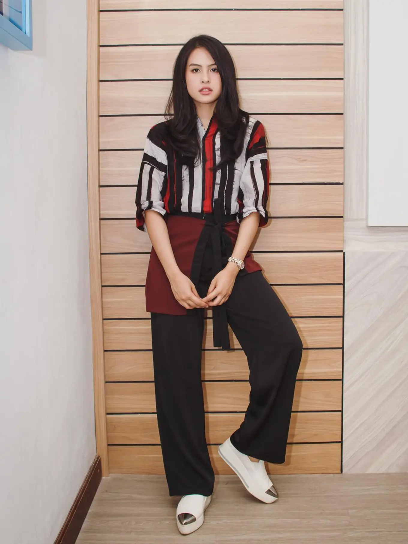 Casual and Smart, Sederet Gaya Maudy Ayunda yang Cocok untuk Outfit ke Kampus - Entertainment ...