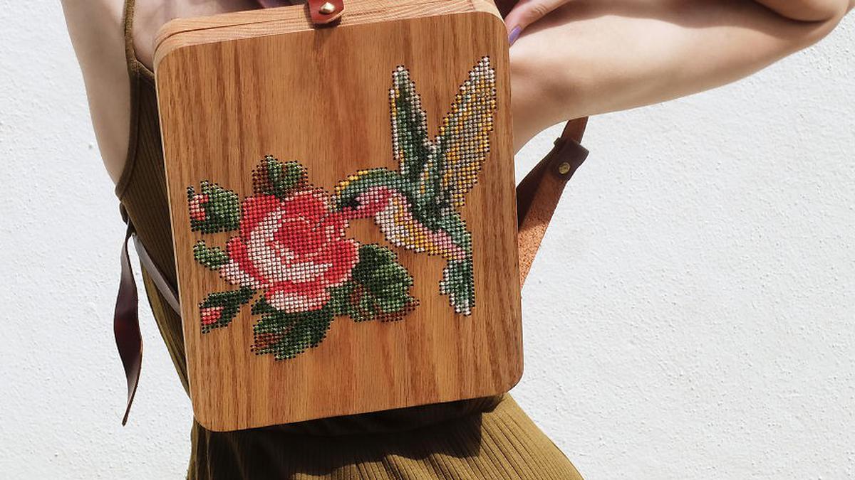Terpana 10 Tas Kayu yang Disulam dengan Motif-motif Kekinian ...