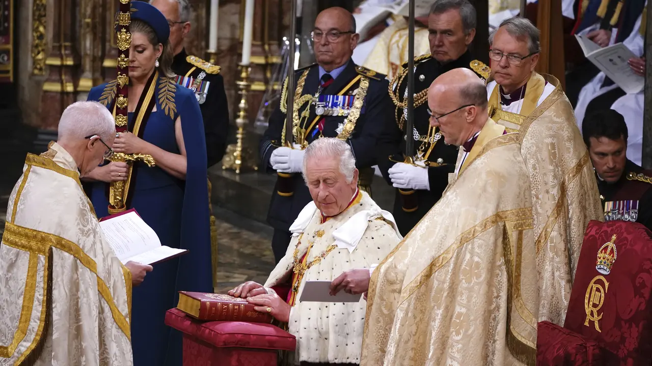Intip Sumber Kekayaan Raja Charles III yang Resmi Dinobatkan Jadi ...