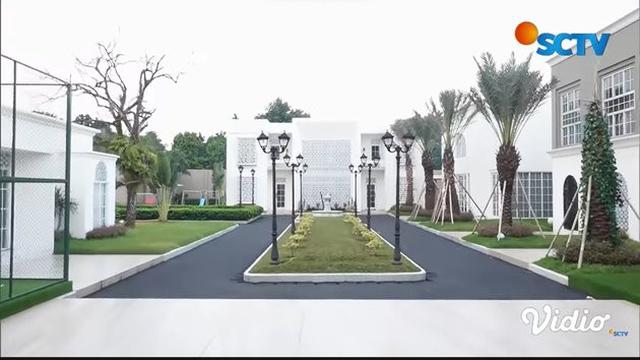7 Potret Rumah Mewah Ustaz Solmed dan April Jasmine, Luas Setengah Hektar