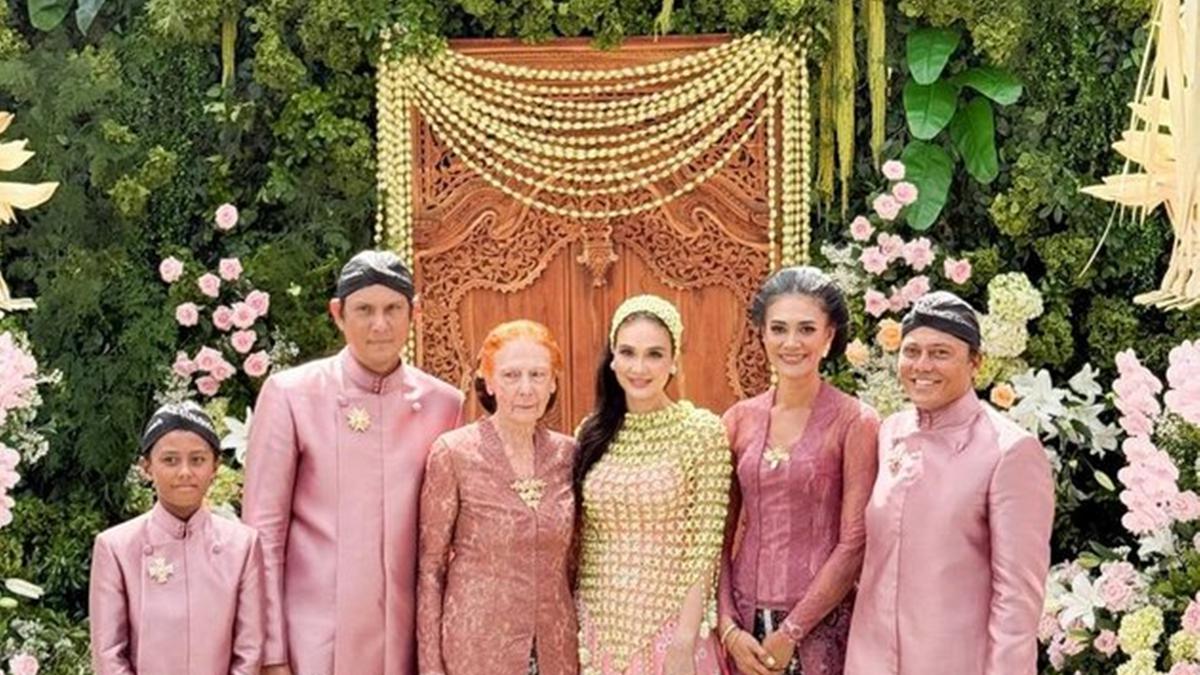 Siraman Luna Maya: Harmoni Tradisi Jawa dan Nuansa Bali yang Penuh Makna