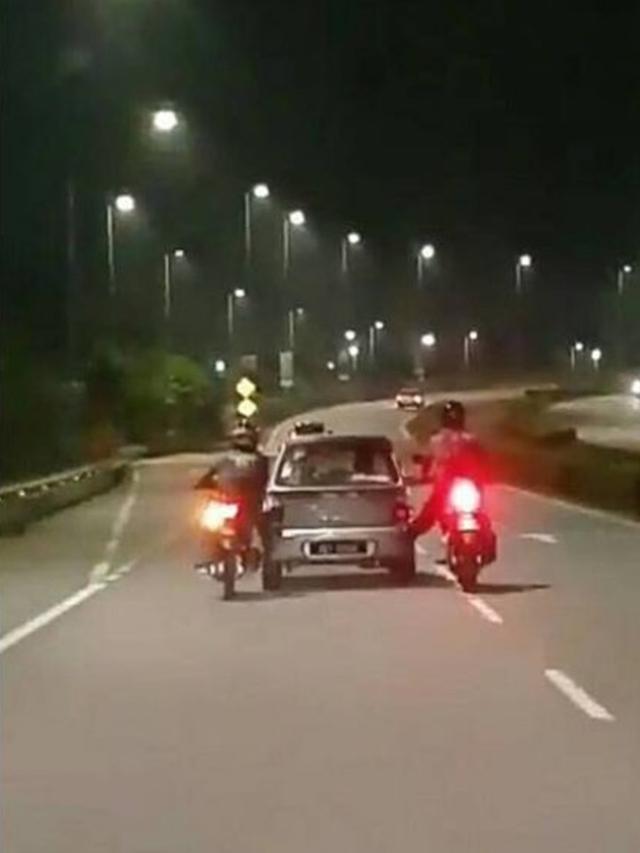 6 Aksi Orang Dorong Kendaraan di Jalan Raya Ini Bikin Geleng Kepala ...