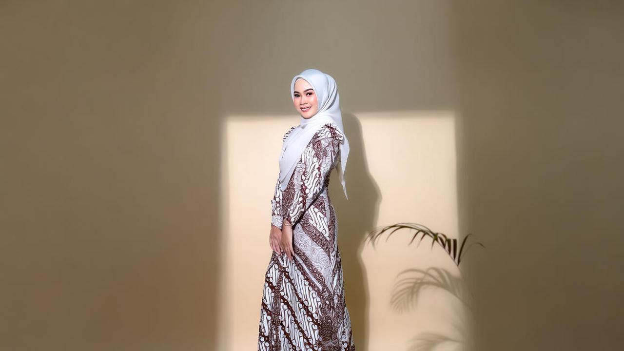 10 Model Baju Batik Elegan dan Mewah untuk Gamis, Aura Cantik Makin ...