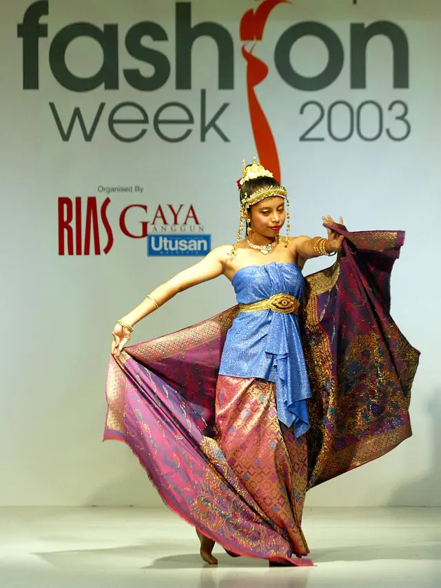 Bukan dari Indonesia, Songket Malaysia Didapuk Jadi Warisan Budaya Takbenda UNESCO - Lifestyle ...